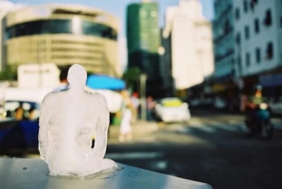 Remember when this artist placed 1,000 melting ice sculptures in Berlin ...