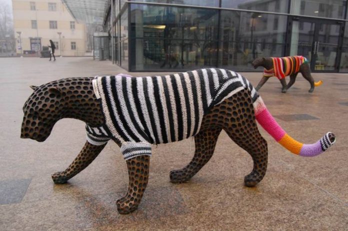 Guerrilla Crochet in In Trutnov, Czech Republic | STREET ART UTOPIA