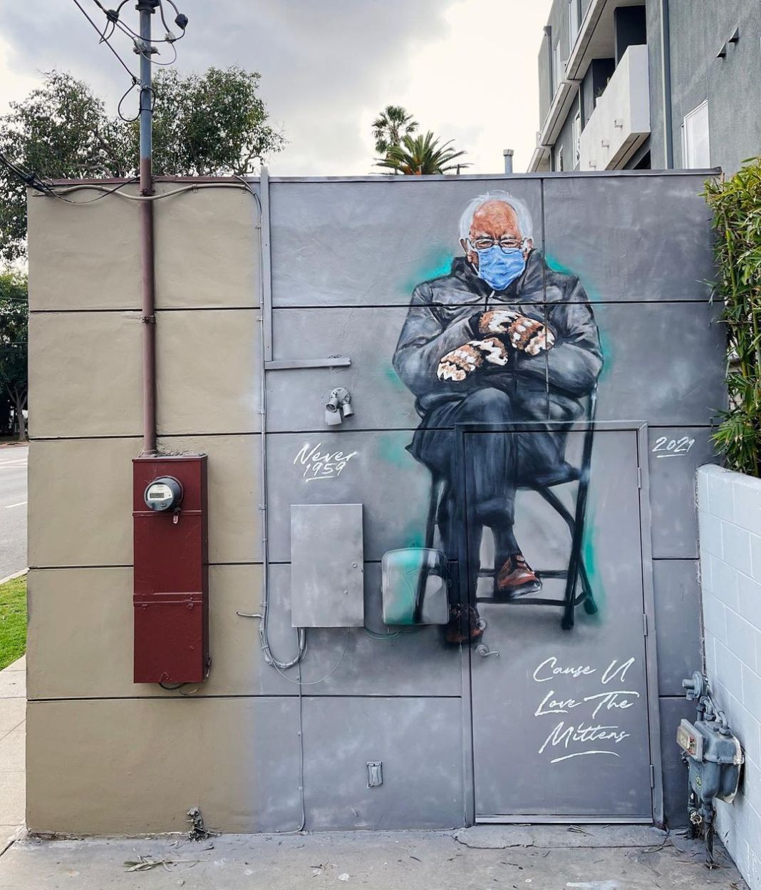 Bernie Sanders Meme – in Los Angeles, USA (3 photos) | STREET ART UTOPIA