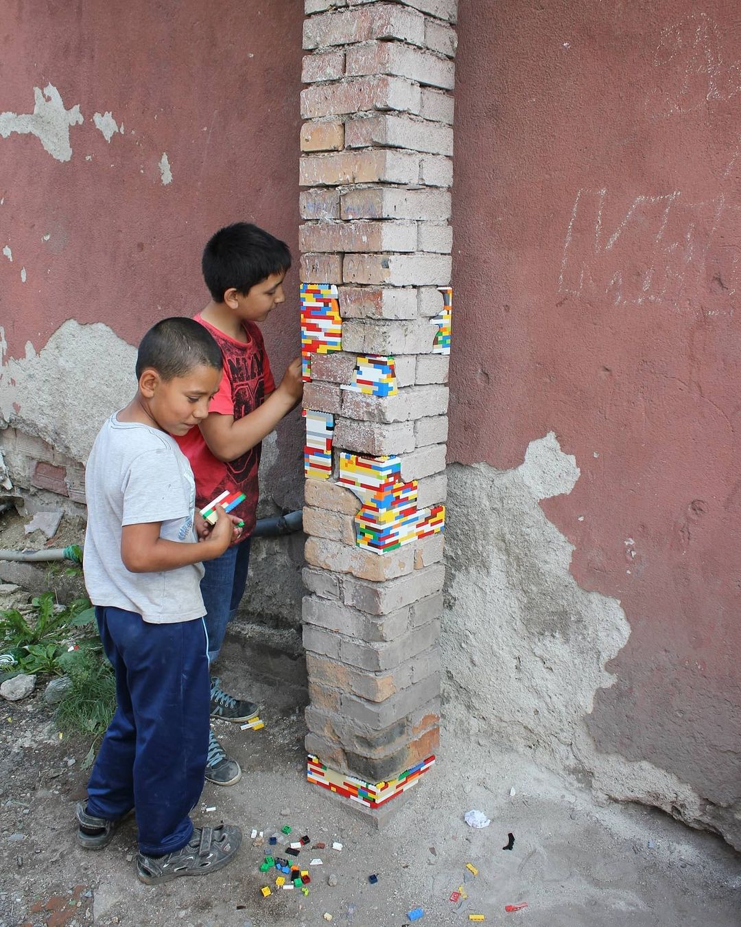 Lego – Let’s color the world! (2) | STREET ART UTOPIA