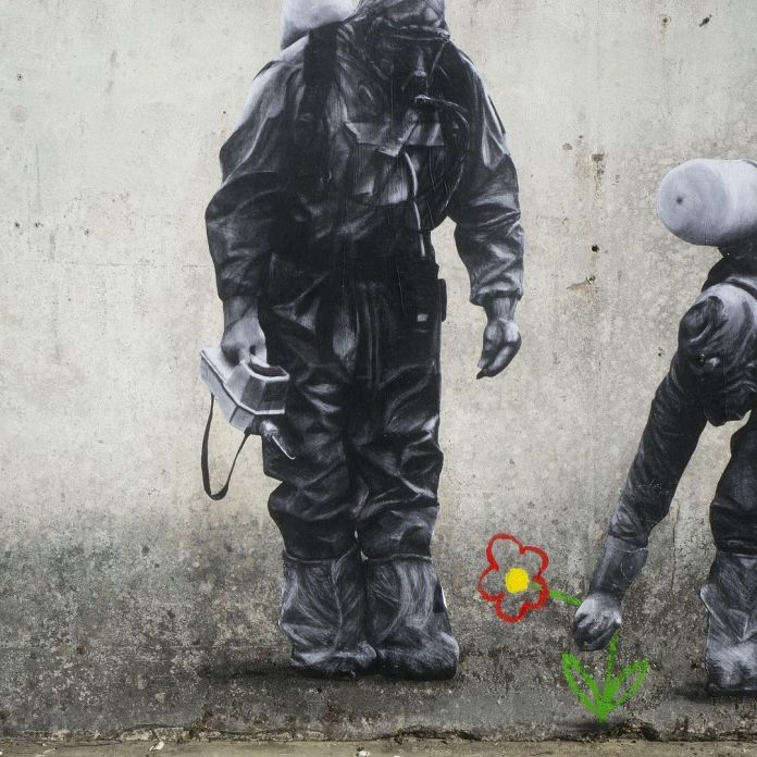 ‘Picking’ – By the French street art duo Murmure (4 photos) | STREET ...