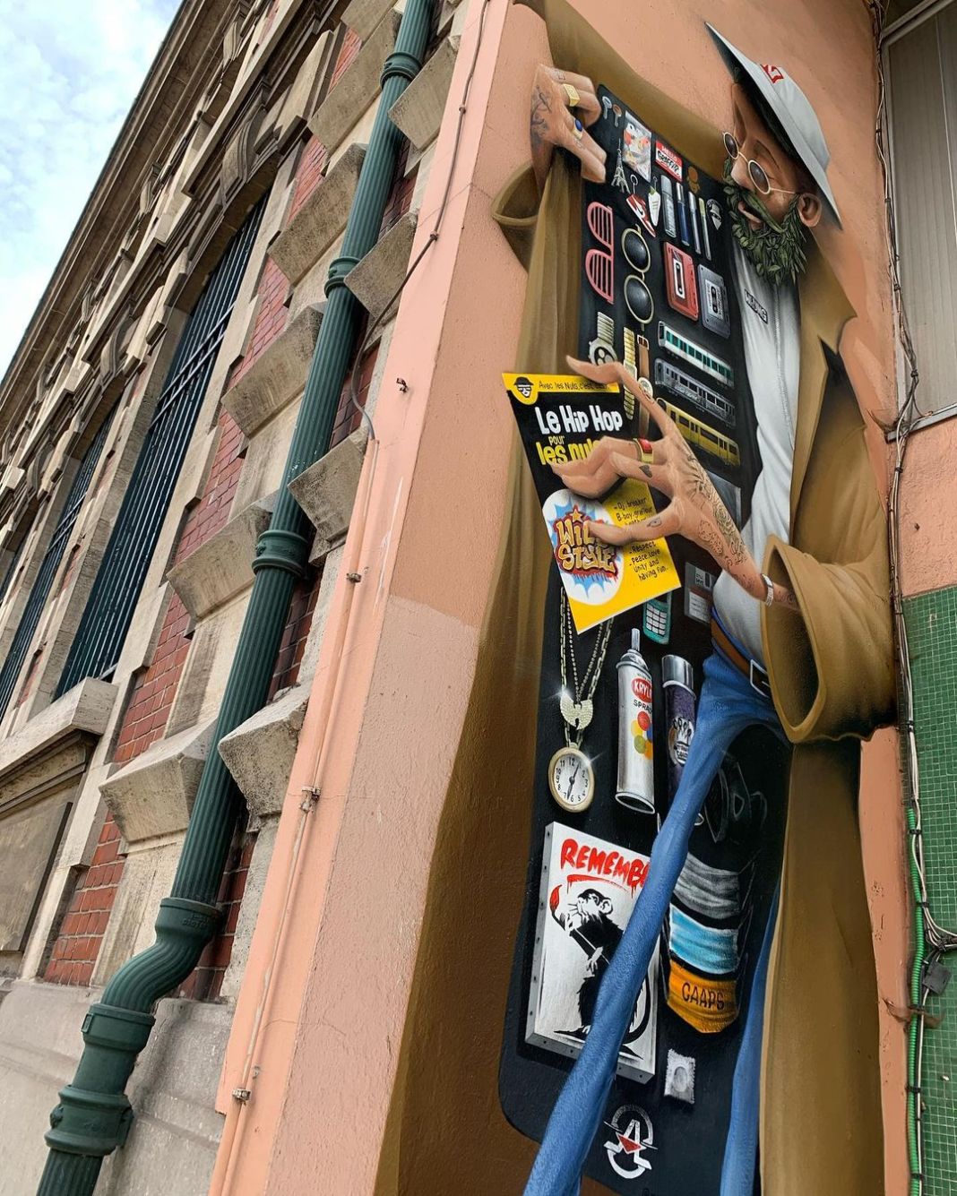 Street selling by MAYE in Calais, France | STREET ART UTOPIA