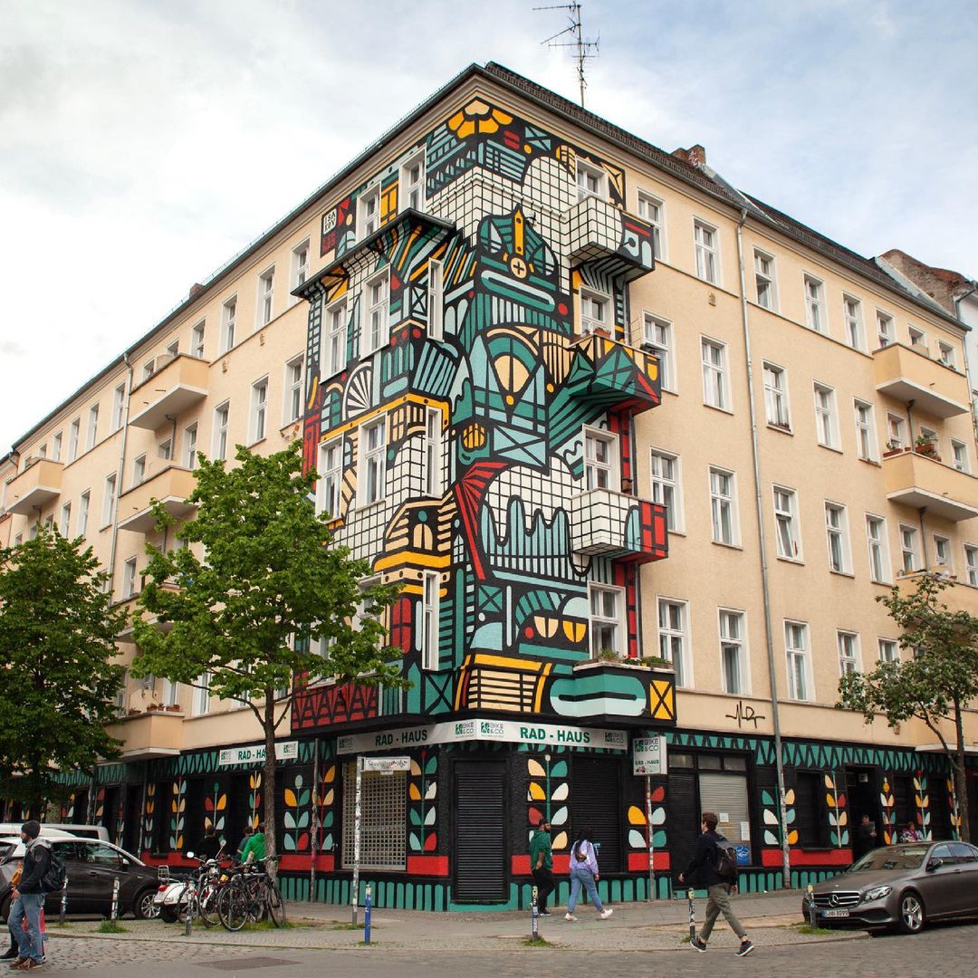 Mural by Isakov in Berlin, Germany | STREET ART UTOPIA