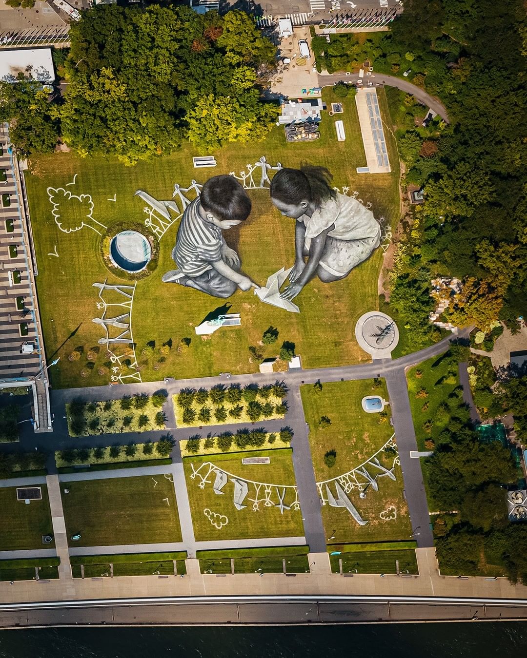 12 photos: Two children working to build the world of tomorrow (New ...