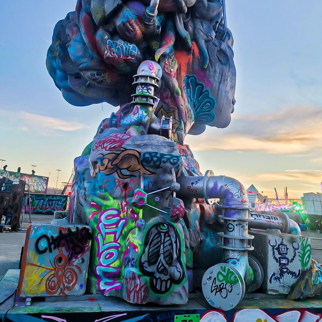 “Chasm” by Daniel Popper and AG PNT in Las Vegas (7 photos) | STREET ...