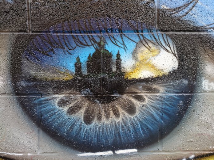 Beautiful artwork of a crying eye featuring Ukraine’s flag and bombing ...