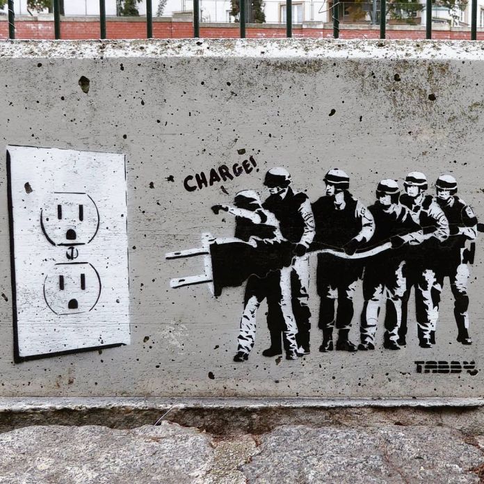 Charge! Power trip by TABBY in Vienna, Austria | STREET ART UTOPIA