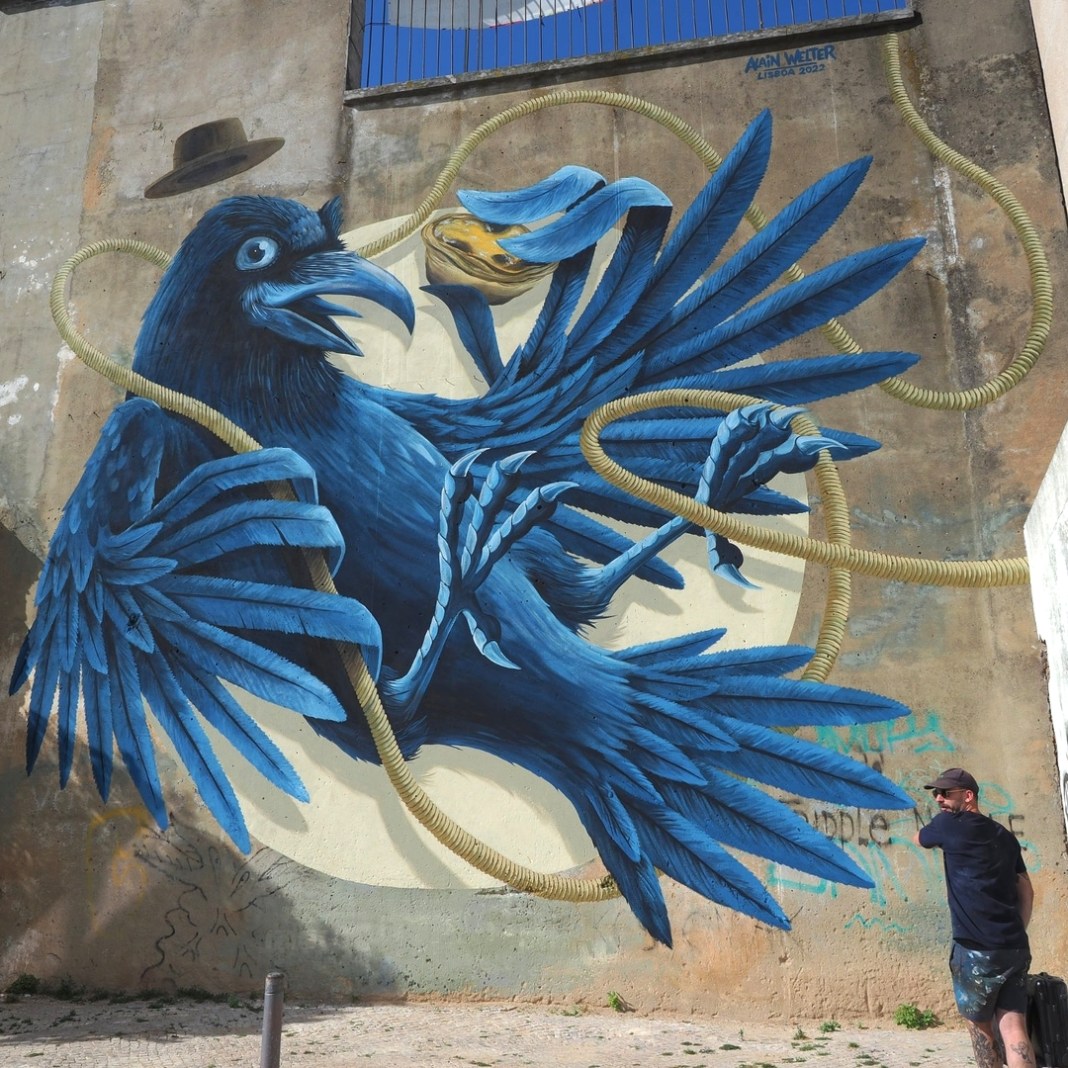 ‘Crows’ by Alain Welter in in Lisbon, Portugal | STREET ART UTOPIA