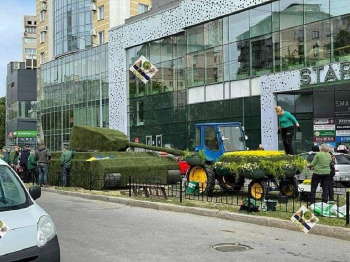 You have to hand it to Kyiv city. They’ve taken wartime topiary humour ...