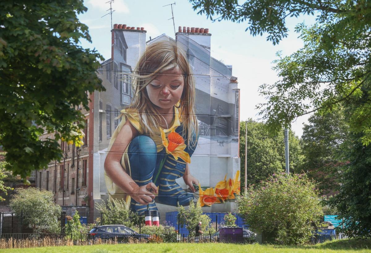 ‘Daffodil King’ inspired mural in Glasgow by SMUG - STREET ART UTOPIA