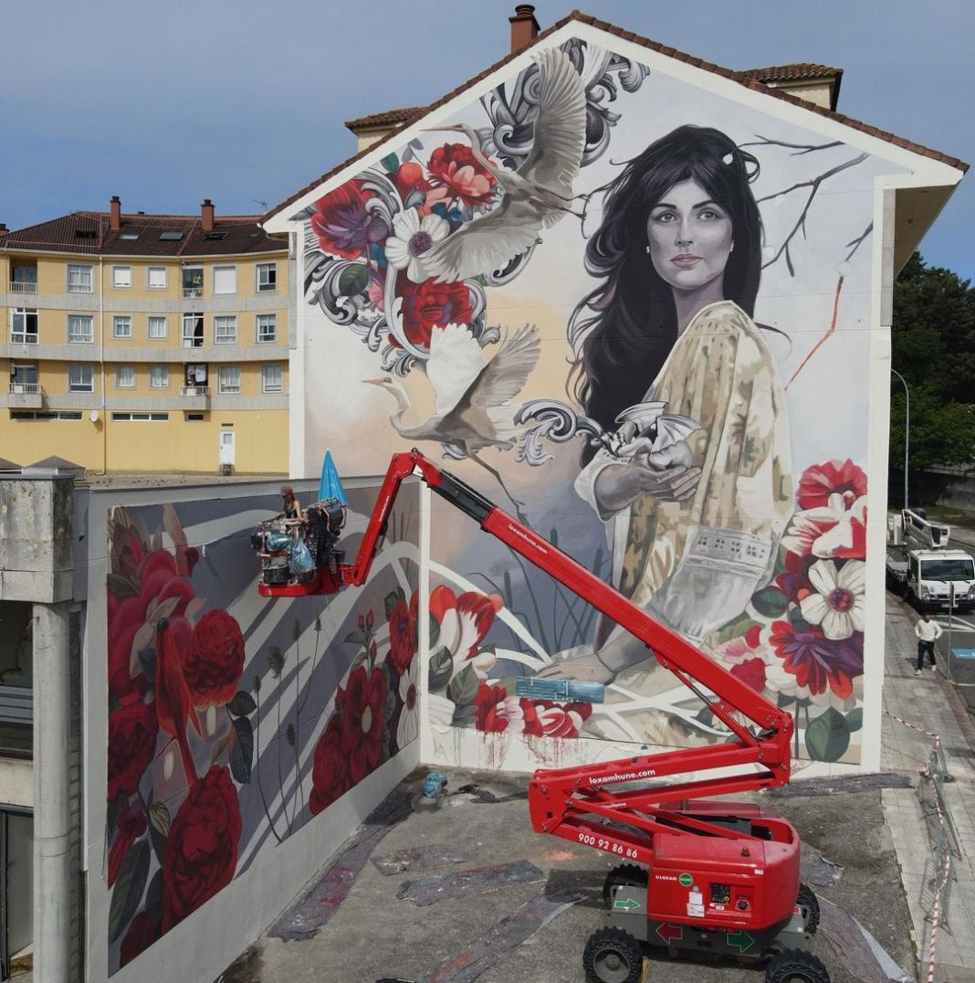 A Dona do Esteiro: Lula Goce’s Stunning New Mural Celebrates Nature and ...