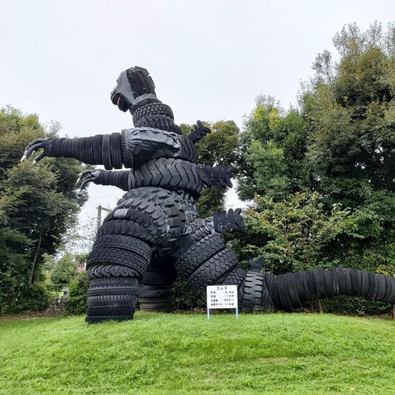 Tirezilla: 20 ton Godzilla made from 114 tyres called “Gomura” in ...