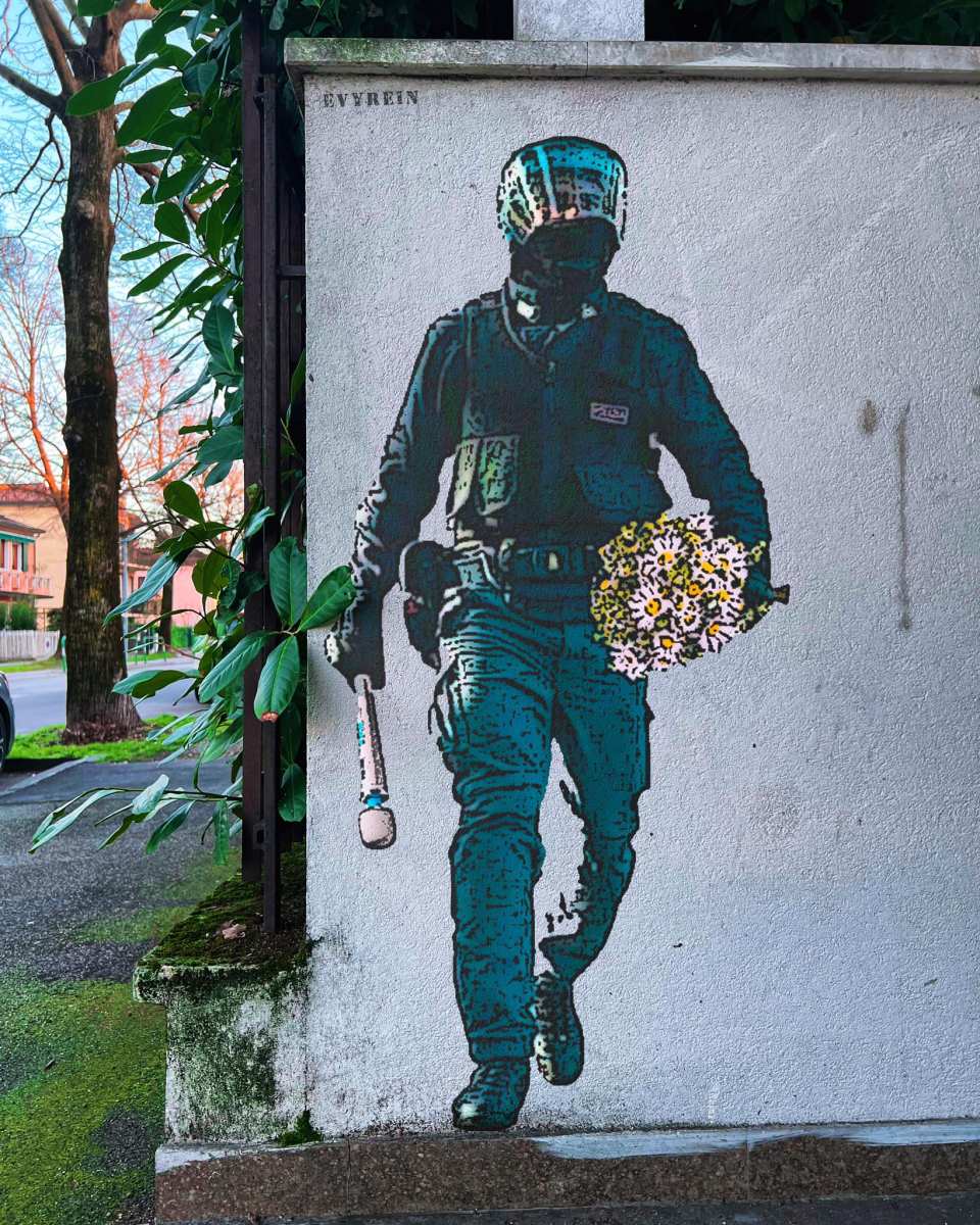 Elon Mask: Street Art Takes Aim at Musk’s Controversial Salute and Far ...
