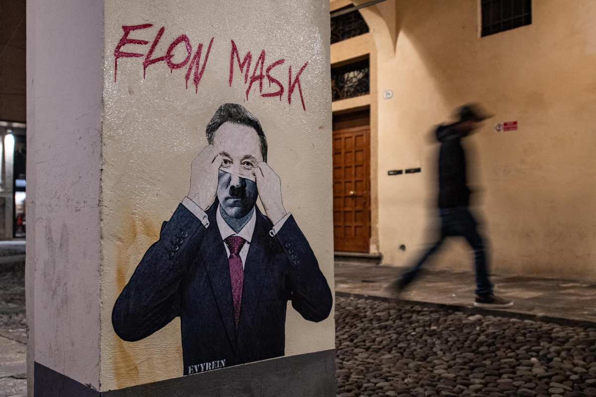 Elon Mask: Street Art Takes Aim at Musk’s Controversial Salute and Far ...