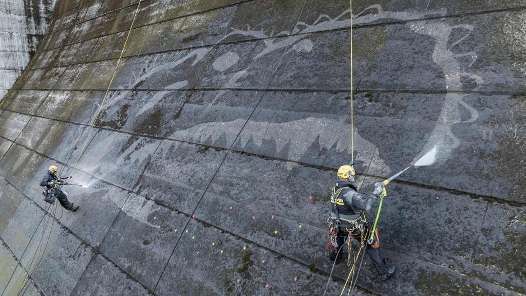 Bringing Godzilla to Life: A Giant Artwork on Japan’s Iwayagawachi Dam ...