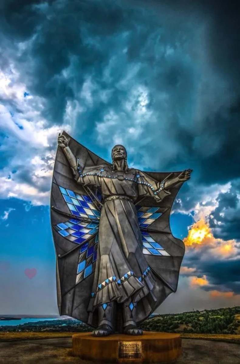 8 Powerful Public Sculptures That Celebrate Strength, Freedom, and ...