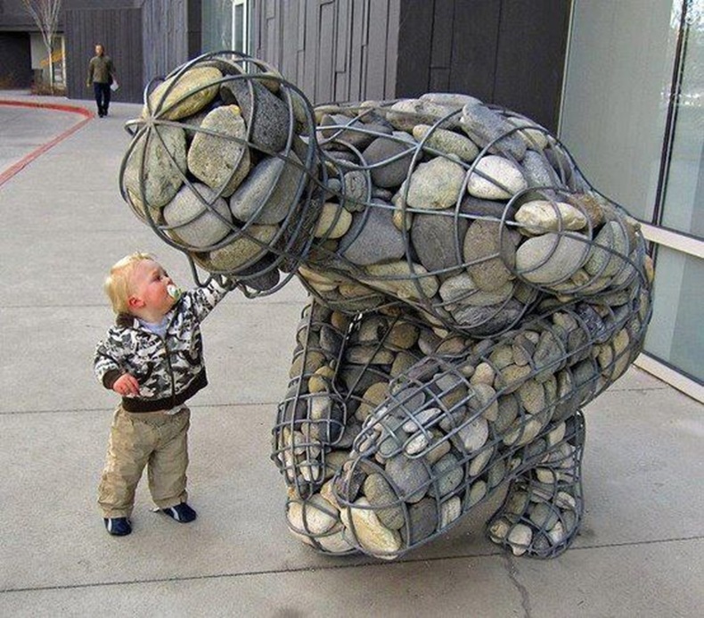 Playing With Statues (12 Photos) - STREET ART UTOPIA