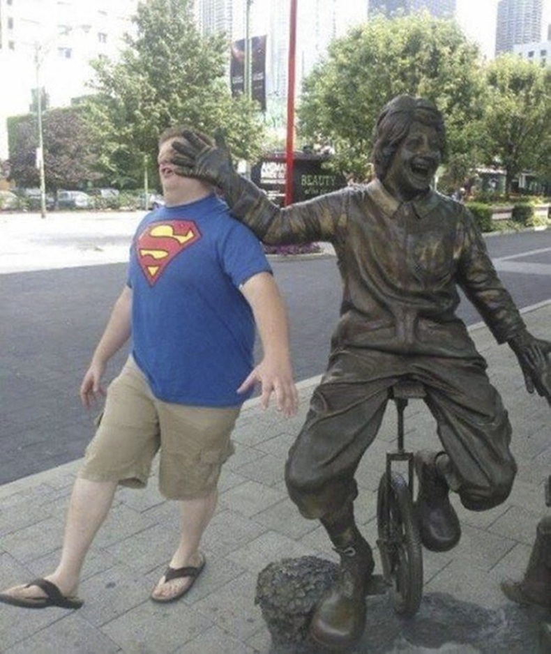 Playing With Statues (8 Photos) - STREET ART UTOPIA