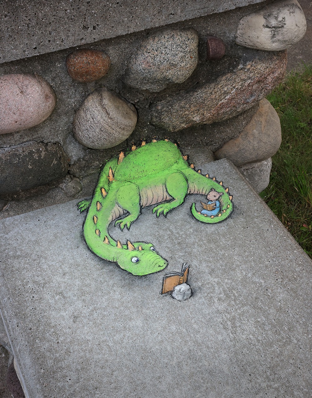 Made You Smile (12 Photos of Art by David Zinn) - STREET ART UTOPIA
